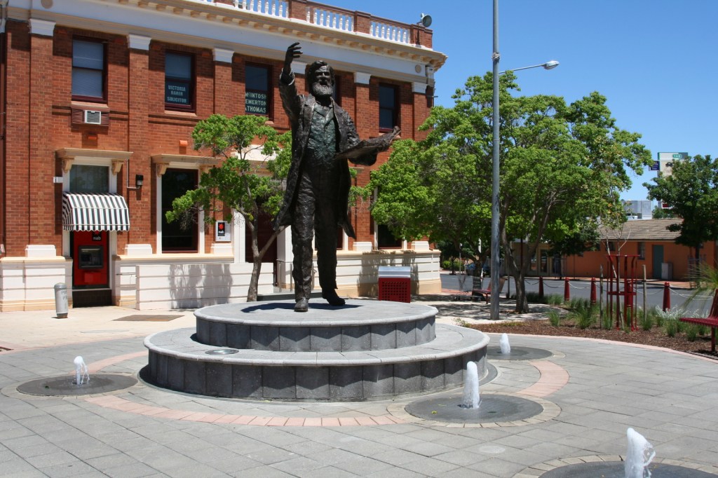 Sir Henry Parkes statue | History Parkes